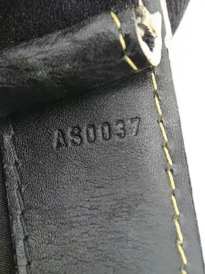 LOUIS VUITTON Suhali Noir Handbag