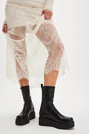 VAGABOND SHOEMAKERS Tara Platform Boots At - Black