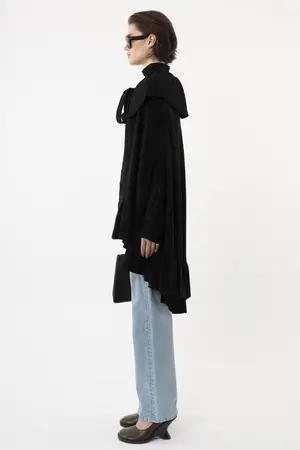 Arakii Knitted Ruffle Cape