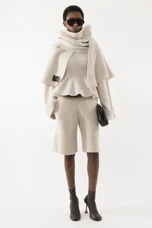 Arakii Heavy Knit Frill Scarf - Creme White
