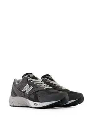 NEW BALANCE 880r Panelled Sneakers