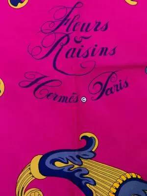 Hermès 1981-1985 Fleurs Et Raisins Silk Scarf 90 Scarves - Pink