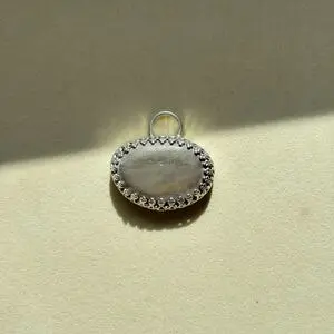ARIANNE DELANEY Shell Remnant Grey Cream Pebble Pendant - Silver