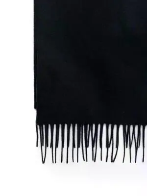 Closed Fringed-edge Scarf