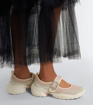 ROGER VIVIER Viv Sneakers