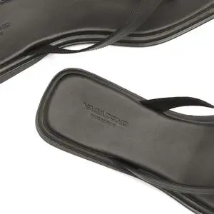 VAGABOND SHOEMAKERS Izzy Leather Flip Flops - Black