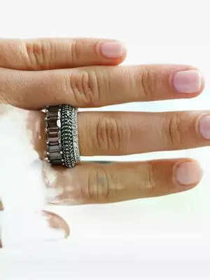 IZABEL DISPLAY Pavé-set Rings