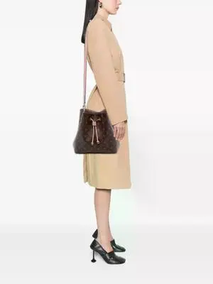LOUIS VUITTON 2018 Monogram Neonoe Mm Bucket Bag - Brown