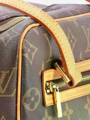LOUIS VUITTON Cite Handbag Monogram Canvas Mm Shoulder Bag - Brown