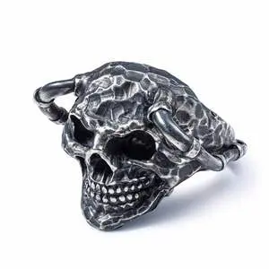 GERMAN KABIRSKI Valkyr Oxidized Ring Sculpted Into A Skull - Silver