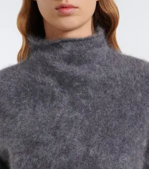 LISA YANG Sandy Cashmere Turtleneck Sweater
