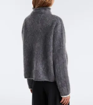 LISA YANG Sandy Cashmere Turtleneck Sweater