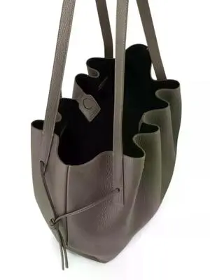 Yuzefi Scallop Tote Bag