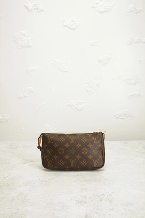 LOUIS VUITTON Monogram Pochette Accessoires Shoulder Bag