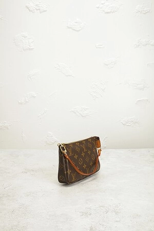LOUIS VUITTON Monogram Pochette Accessoires Shoulder Bag