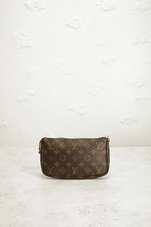 LOUIS VUITTON Monogram Pochette Accessoires Shoulder Bag