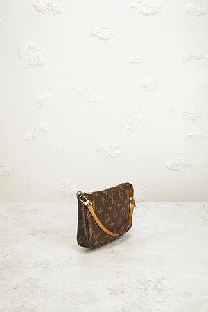 LOUIS VUITTON Monogram Pochette Accessoires Shoulder Bag