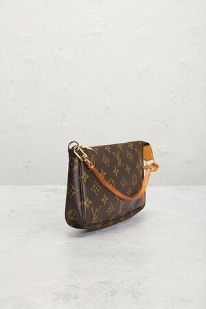 LOUIS VUITTON Monogram Pochette Accessoires Shoulder Bag