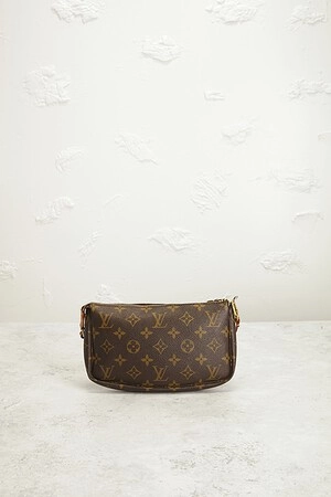 LOUIS VUITTON Monogram Pochette Accessoires Shoulder Bag