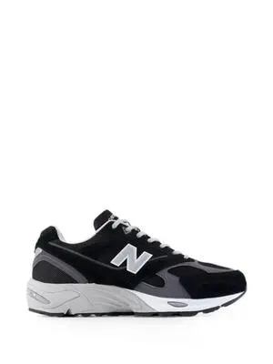 NEW BALANCE 880r Sneakers - Black