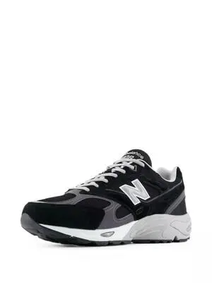 NEW BALANCE 880r Sneakers - Black