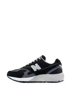 NEW BALANCE 880r Sneakers - Black