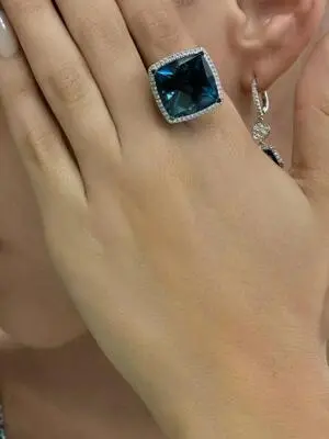 LISA NIK Topaz And Diamond Ring - Silver