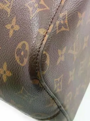 LOUIS VUITTON Néonoé Shoulder Bag