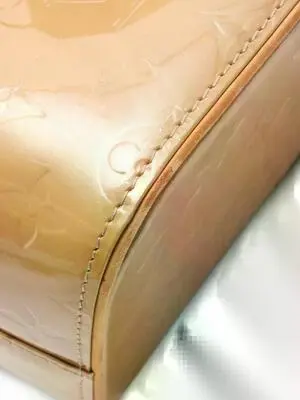 LOUIS VUITTON Monogram Patent Leather Handbag - Neutrals