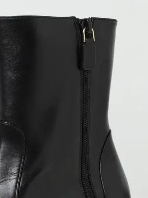 STUART WEITZMAN Boots Colour