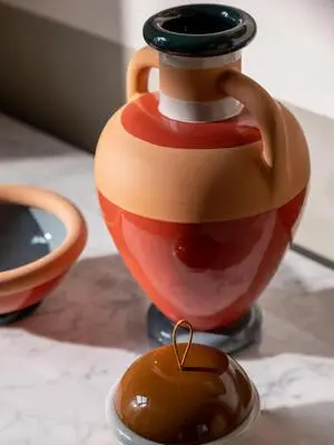 POLTRONA FRAU Vases Lifestyle Colour