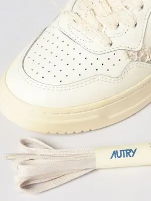 AUTRY Medalist Low Leather Trainers With Lace Detailing - Black