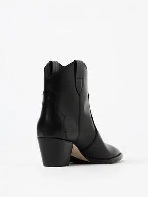 ANNA F. Flat Ankle Boots Colour