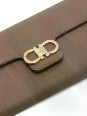 FERRAGAMO Gancini Wallet On Chain