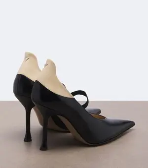 Fendi Pointed Toe Leather Pumps