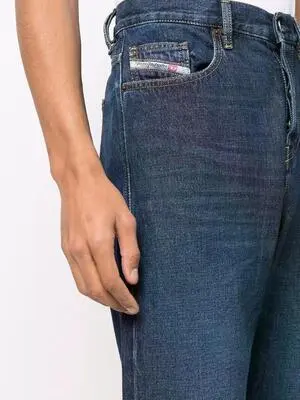 DIESEL® 2020 D-viker 09c03 Straight-leg Jeans