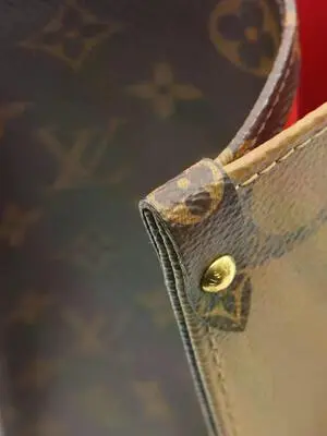 LOUIS VUITTON On-the-go Mm Monogram Tote Bag - Neutrals
