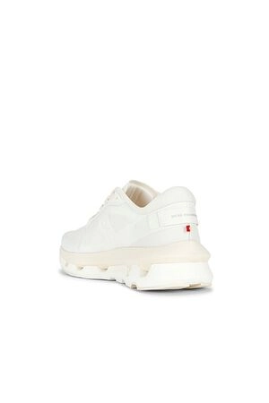 On Cloudze Sneaker