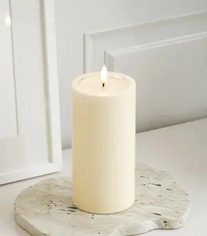 DELUXE HOMEART Unique Pillar Candle