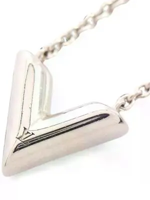 LOUIS VUITTON Essential V Necklace