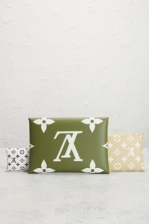 LOUIS VUITTON Monogram Giant Kirigami Pochette Set