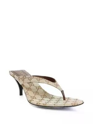 Gucci Vittoria Gg Supreme Thong Sandals - Neutrals