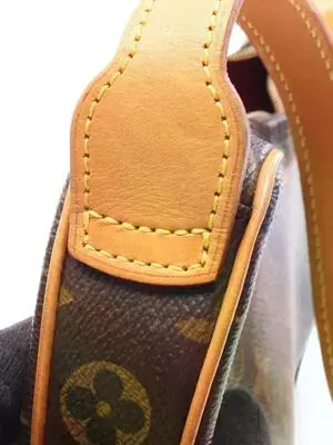 LOUIS VUITTON 2002 Monogram Croissant Shoulder Bag