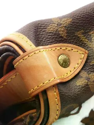 LOUIS VUITTON 1989 35 Saumur Monogram Shoulder Bag