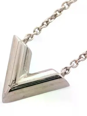 LOUIS VUITTON Essential V Necklace