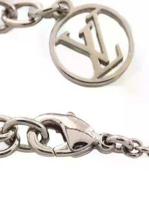 LOUIS VUITTON Essential V Necklace