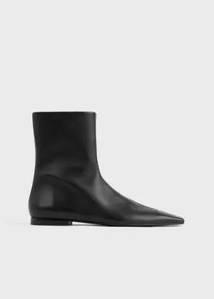 TOTEME Zipped Leather Chelsea Boots - Black