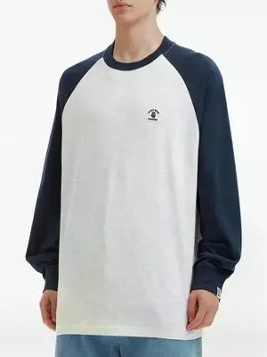 FINGERCROXX Logo-patch Raglan-sleeve T-shirt