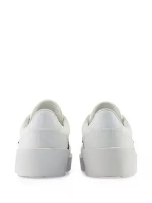 NEW BALANCE 750 Logo-patch Sneakers