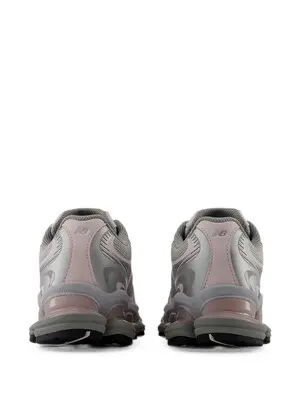NEW BALANCE 2000 Sneakers